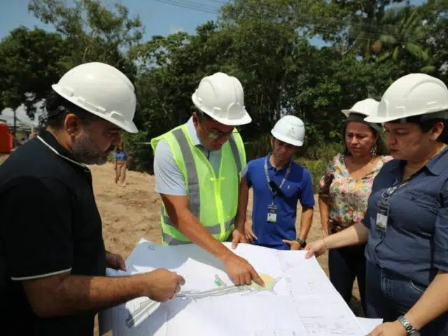 Wilson Lima vistoria obras do primeiro conjunto habitacional da ...